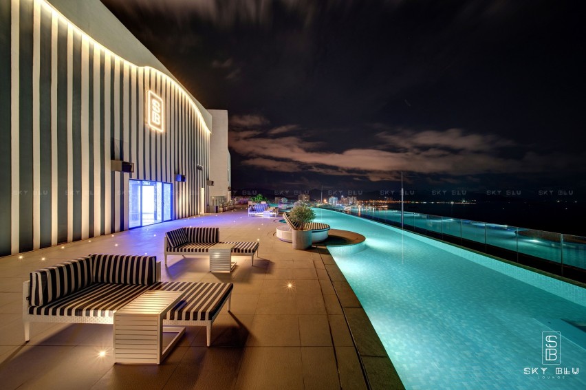 Sky Blu Lounge